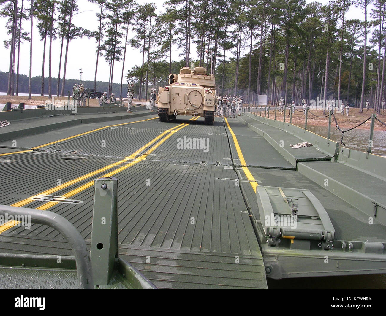 U.S. Soldiers in the 125th Multi-Role Bridge Company, South Carolina ...