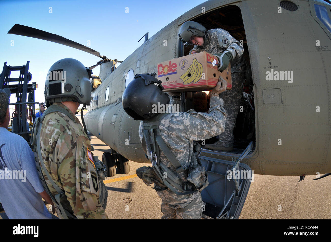 A South Carolina National Guardâs CH-47F Chinook, heavy-lift ...