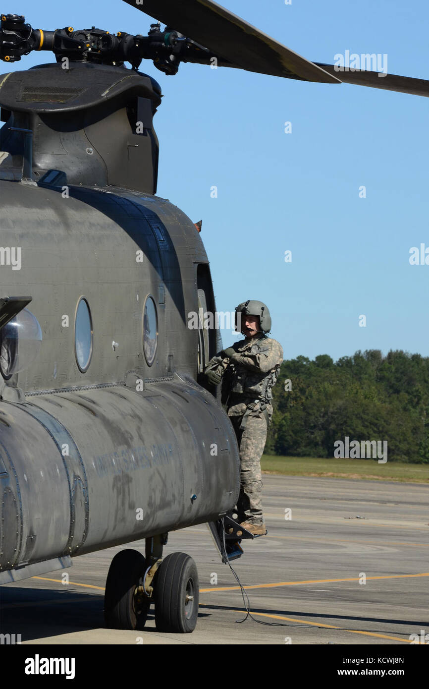 A South Carolina National Guardâs CH-47F Chinook, a heavy-lift ...