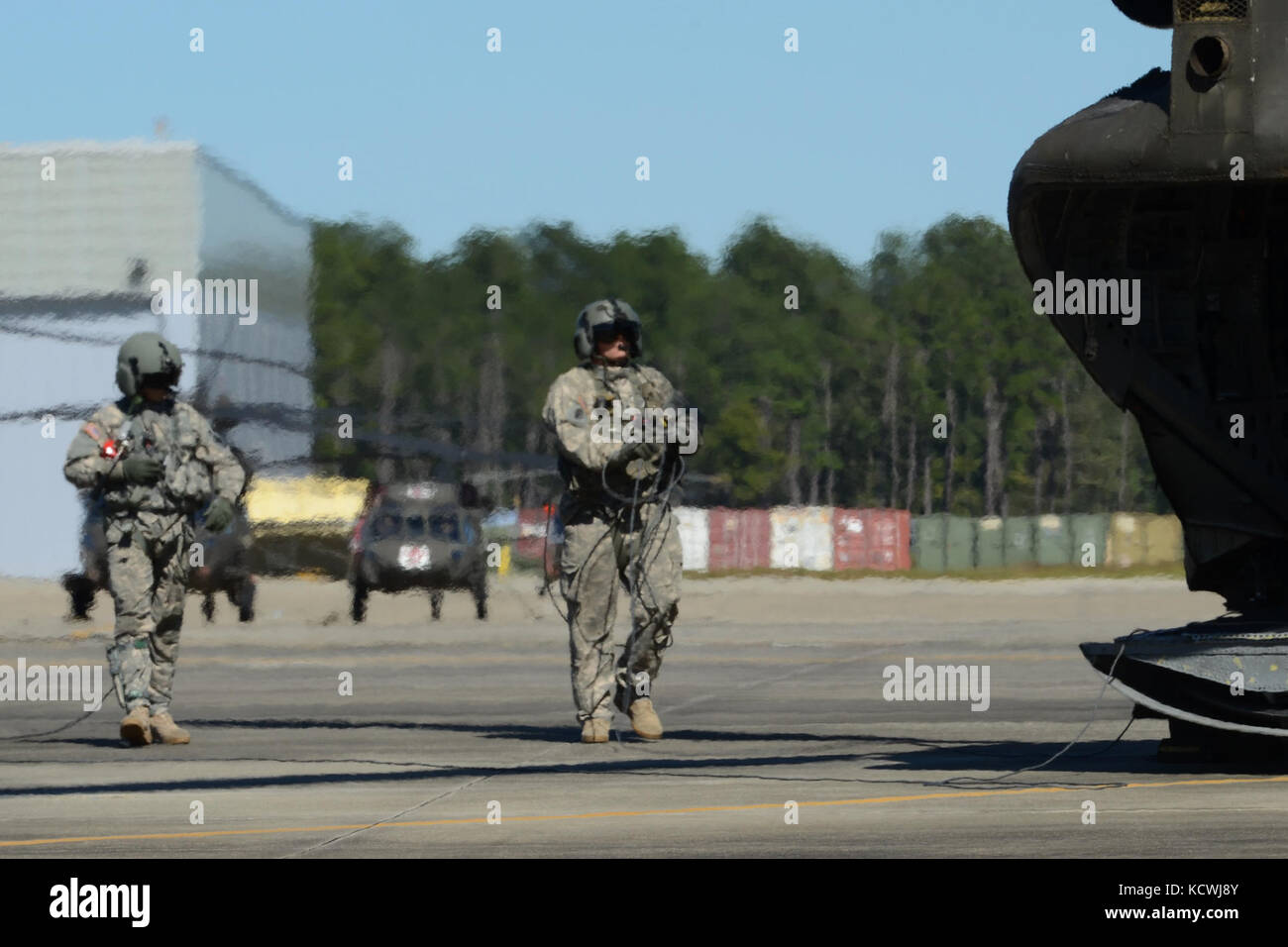 A South Carolina National Guardâs CH-47F Chinook, a heavy-lift ...