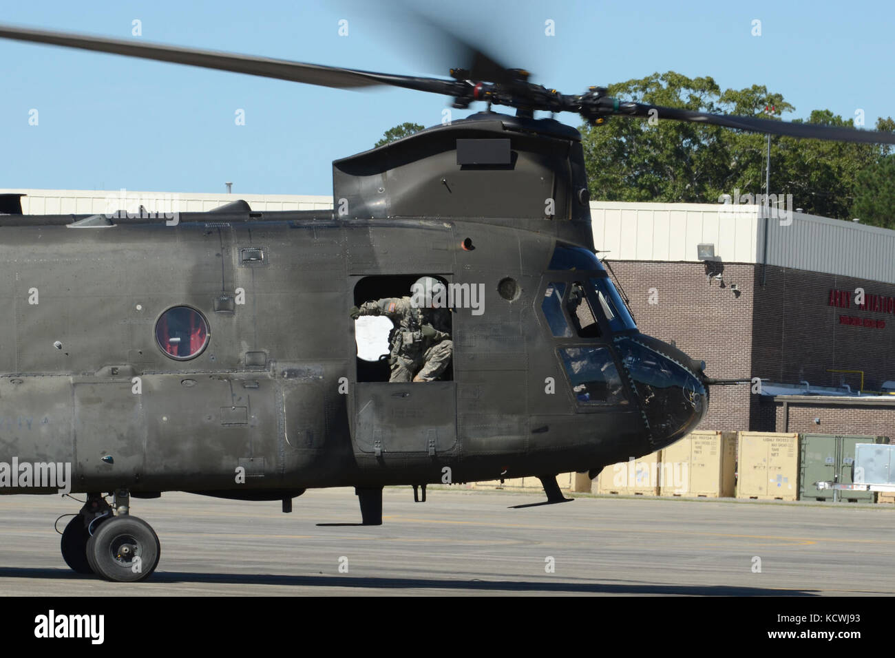 A South Carolina National Guardâs CH-47F Chinook, a heavy-lift ...