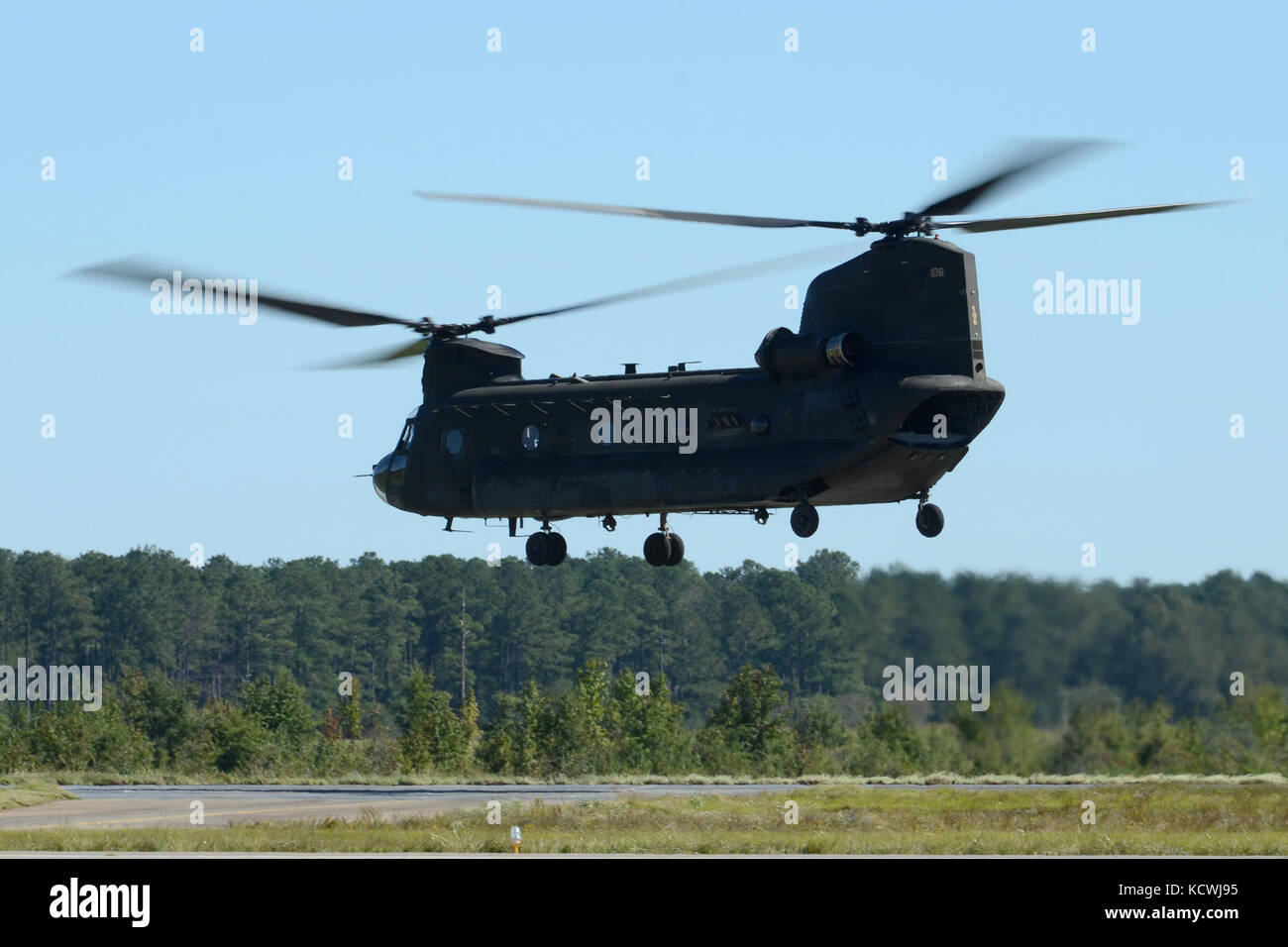 A South Carolina National Guardâs CH-47F Chinook, a heavy-lift ...