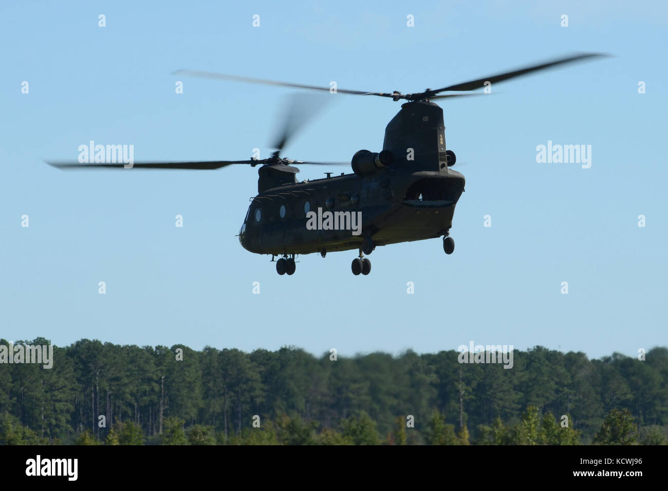 A South Carolina National Guardâs CH-47F Chinook, a heavy-lift ...