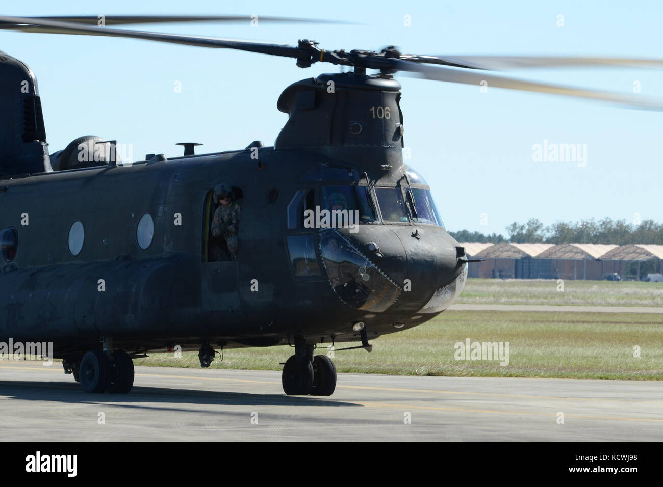 A South Carolina National Guardâs CH-47F Chinook, a heavy-lift ...