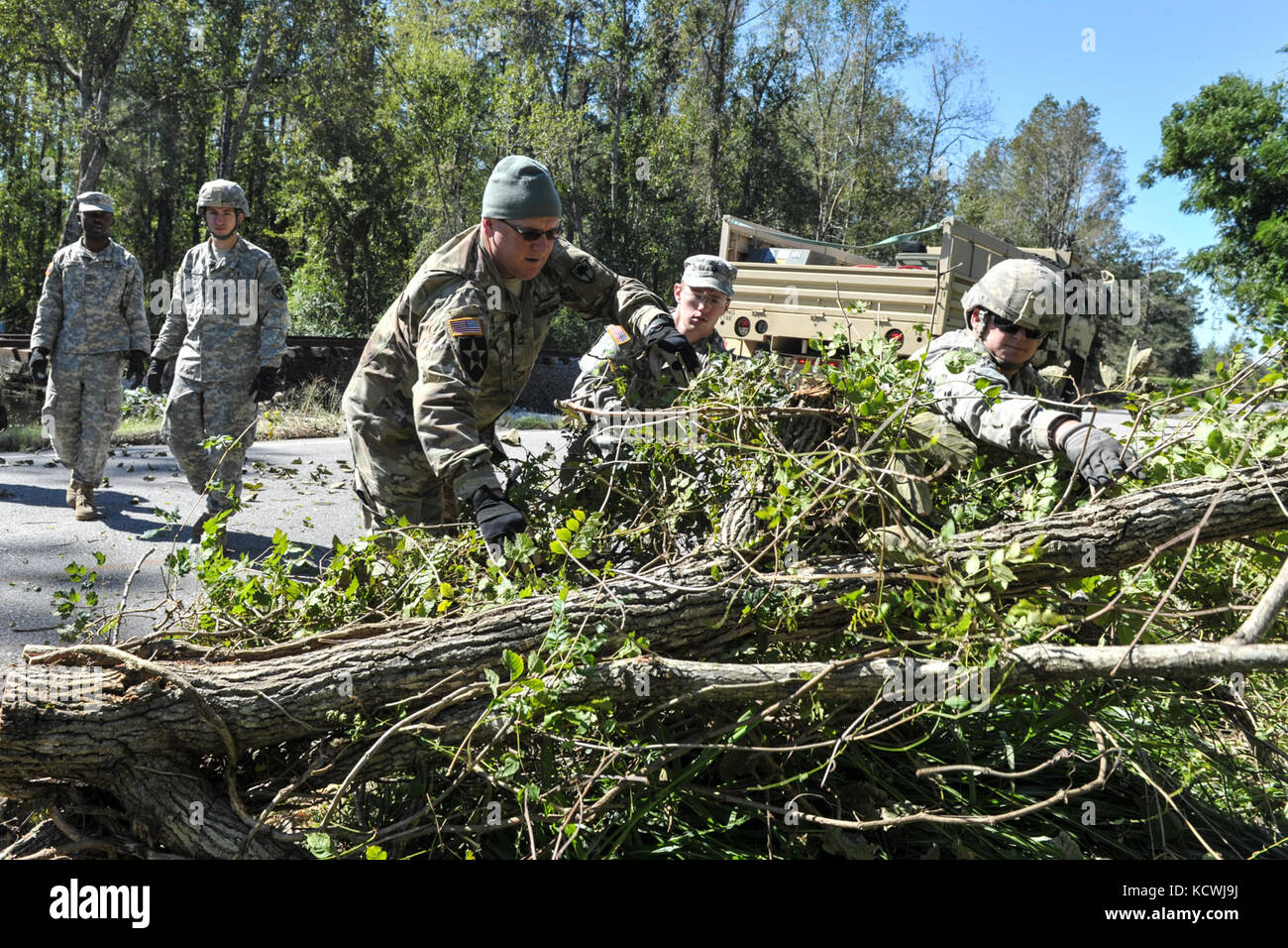 U.S. Soldiers with the 178th Engineer Battalion, South Carolina Army ...