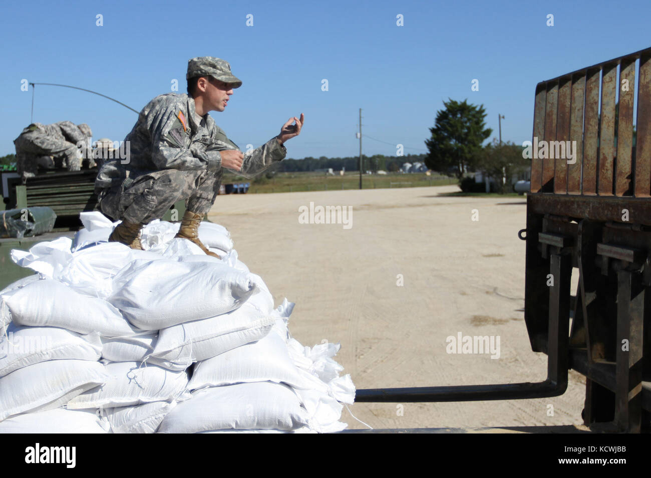 U.S. Army Staff Sgt. James Hazel, 1055th Transportation Company team ...