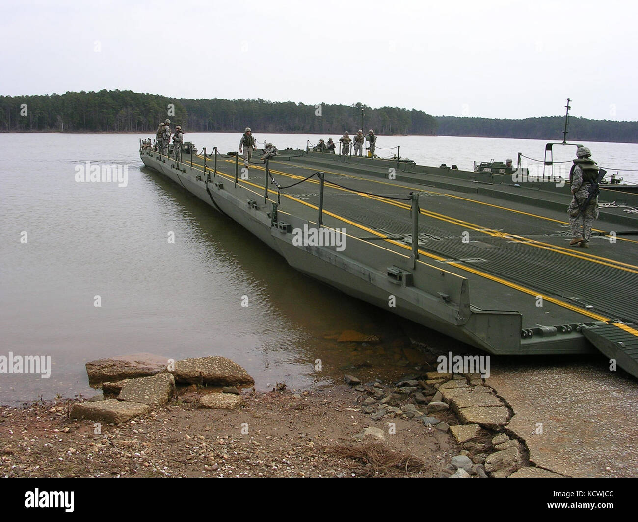 U.S. Soldiers in the 125th Multi-Role Bridge Company, South Carolina ...