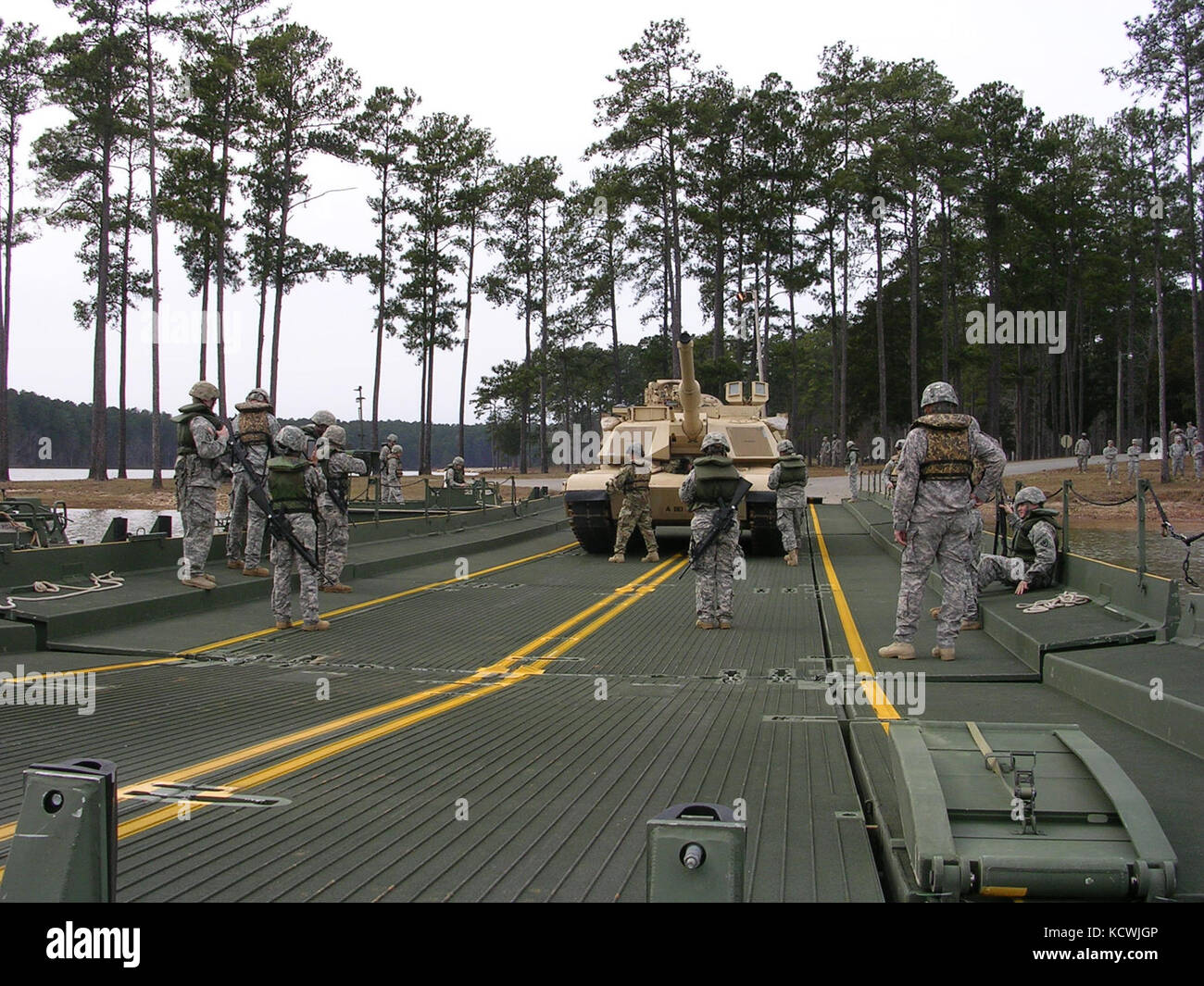 U.S. Soldiers in the 125th Multi-Role Bridge Company, South Carolina ...
