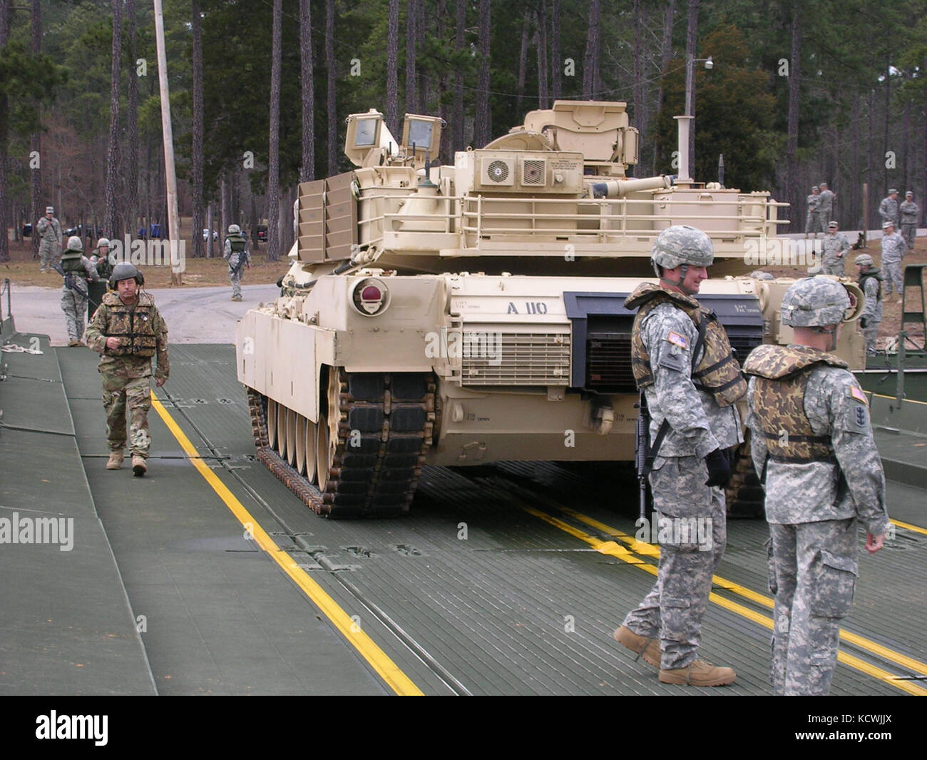 U.S. Soldiers in the 125th Multi-Role Bridge Company, South Carolina ...