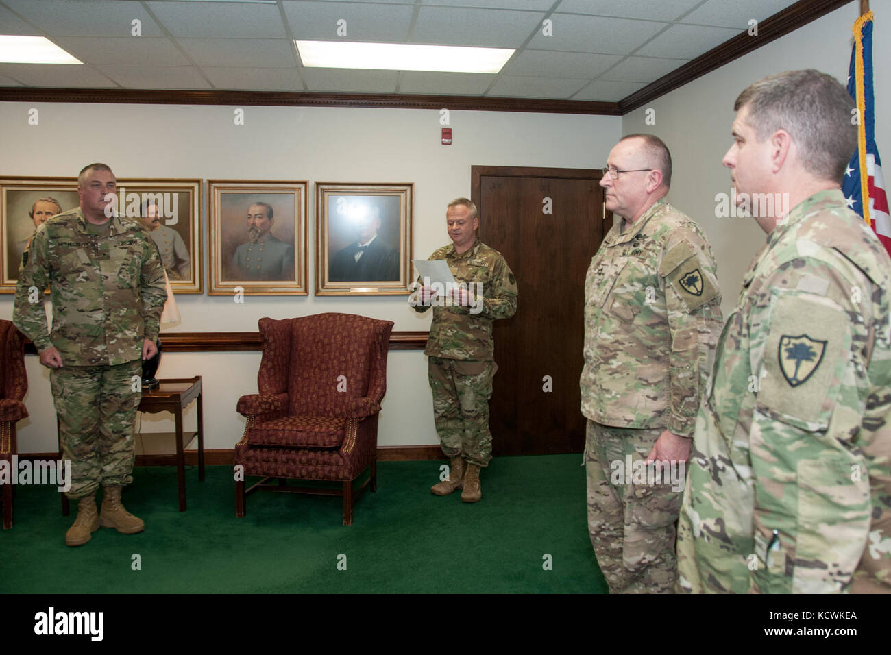 Us meritorious service medal hi-res stock photography and images - Alamy