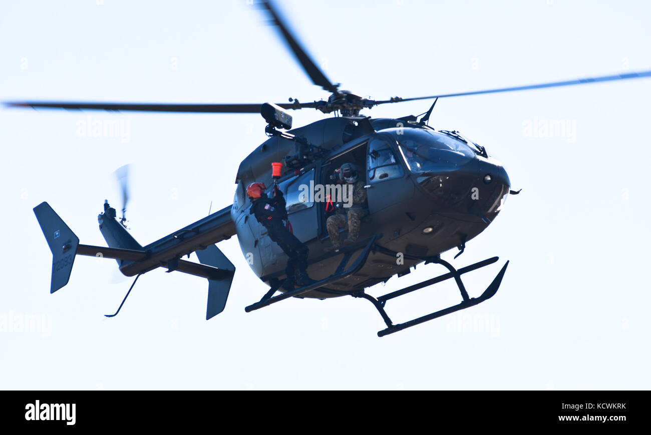 South Carolina National Guard Soldiers, and fire department/EMS ...