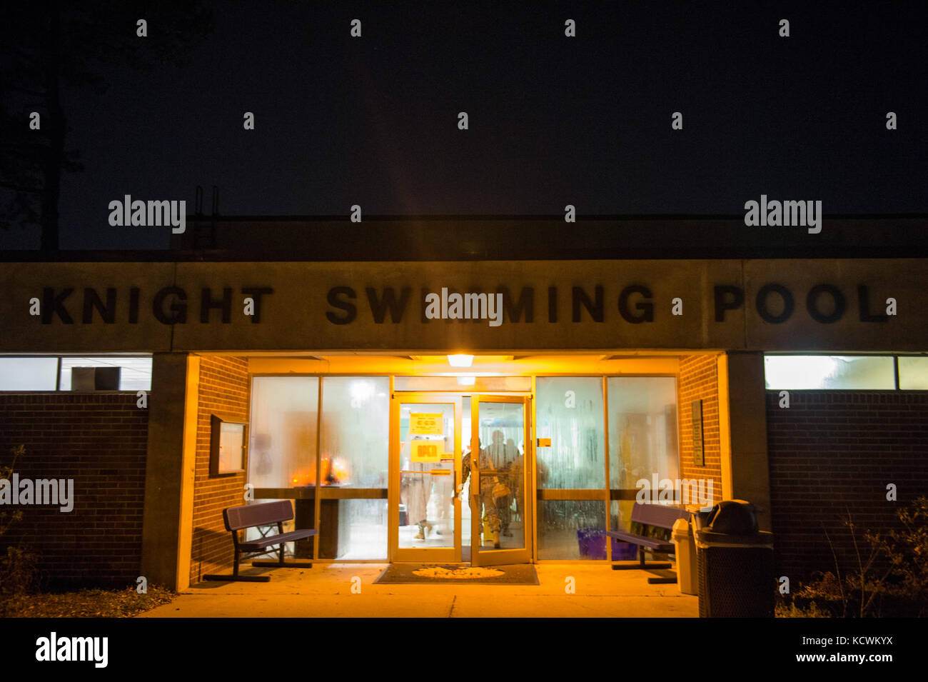 Army swimming pool hi-res stock photography and images - Alamy