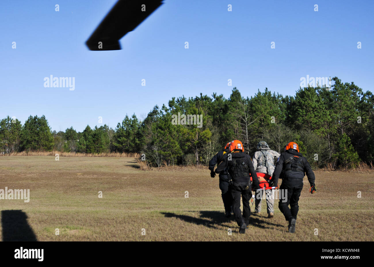South Carolina National Guard Soldiers and fire department/EMS rescuers ...