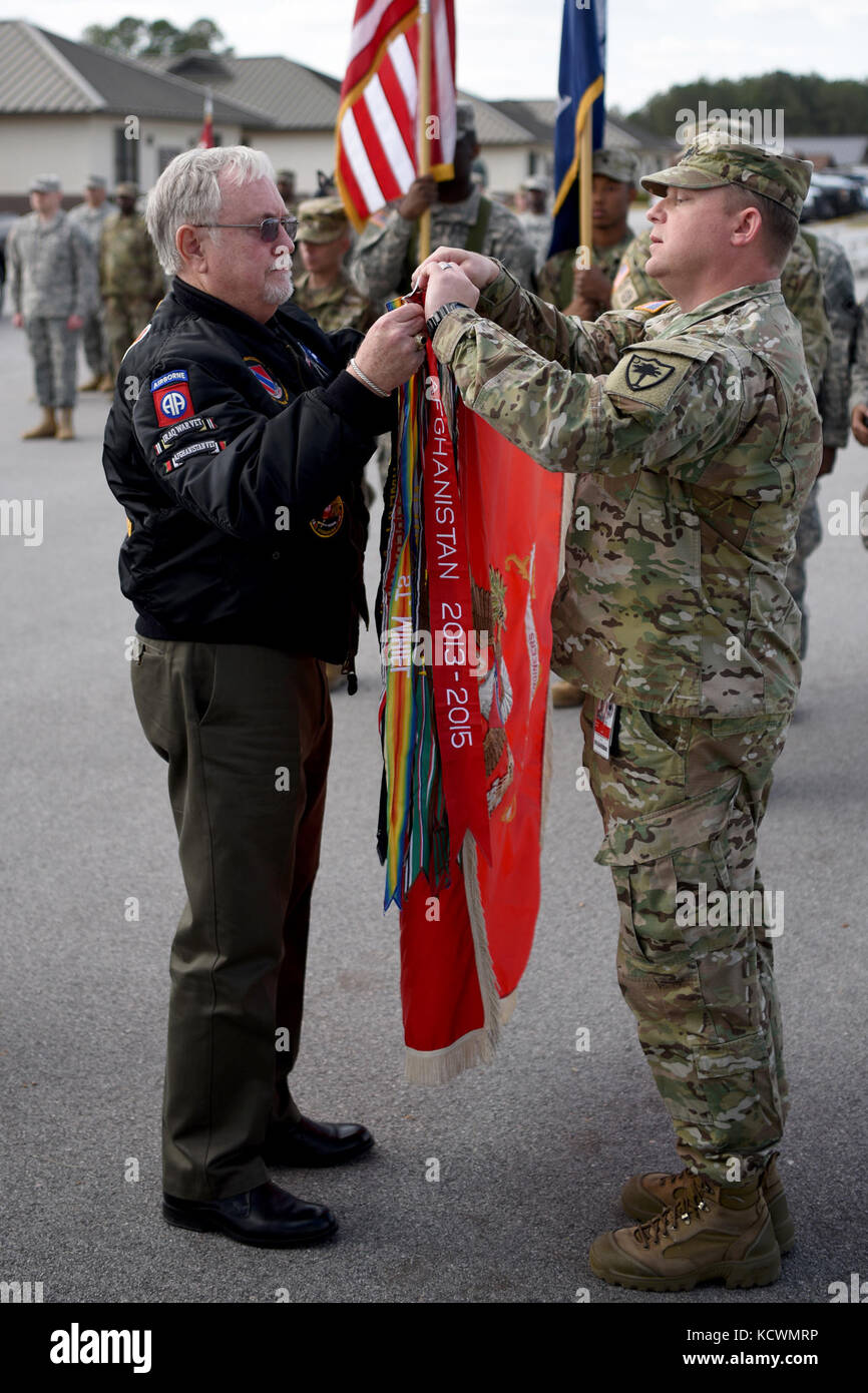 U.S. Army Lt. Col. Victor Brown (right) and Command Sgt. Maj. (Ret ...