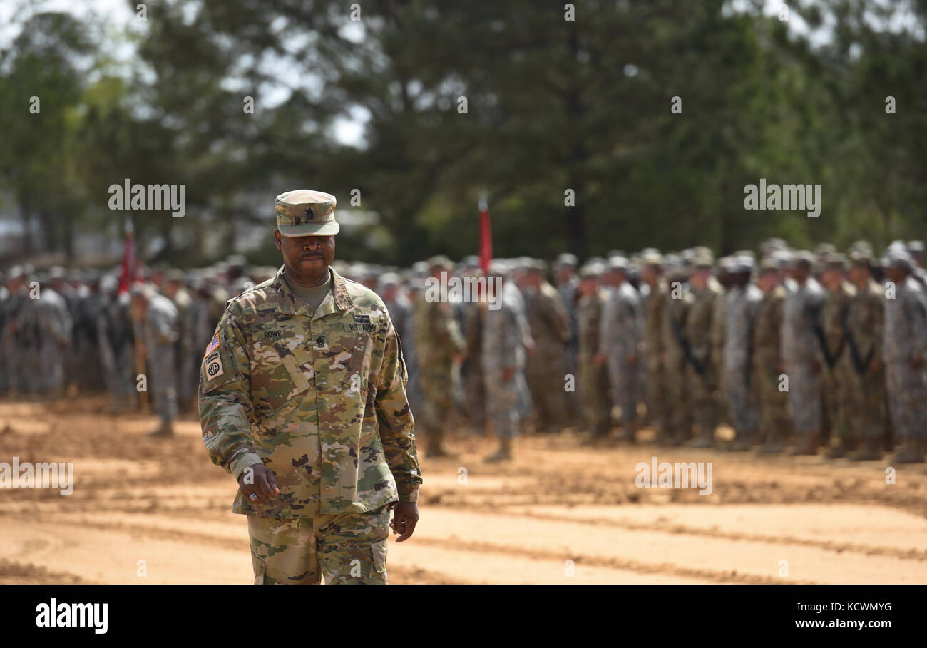 S.C. Army National Guard Soldiers with 122nd Engineer Battalion, 59th ...