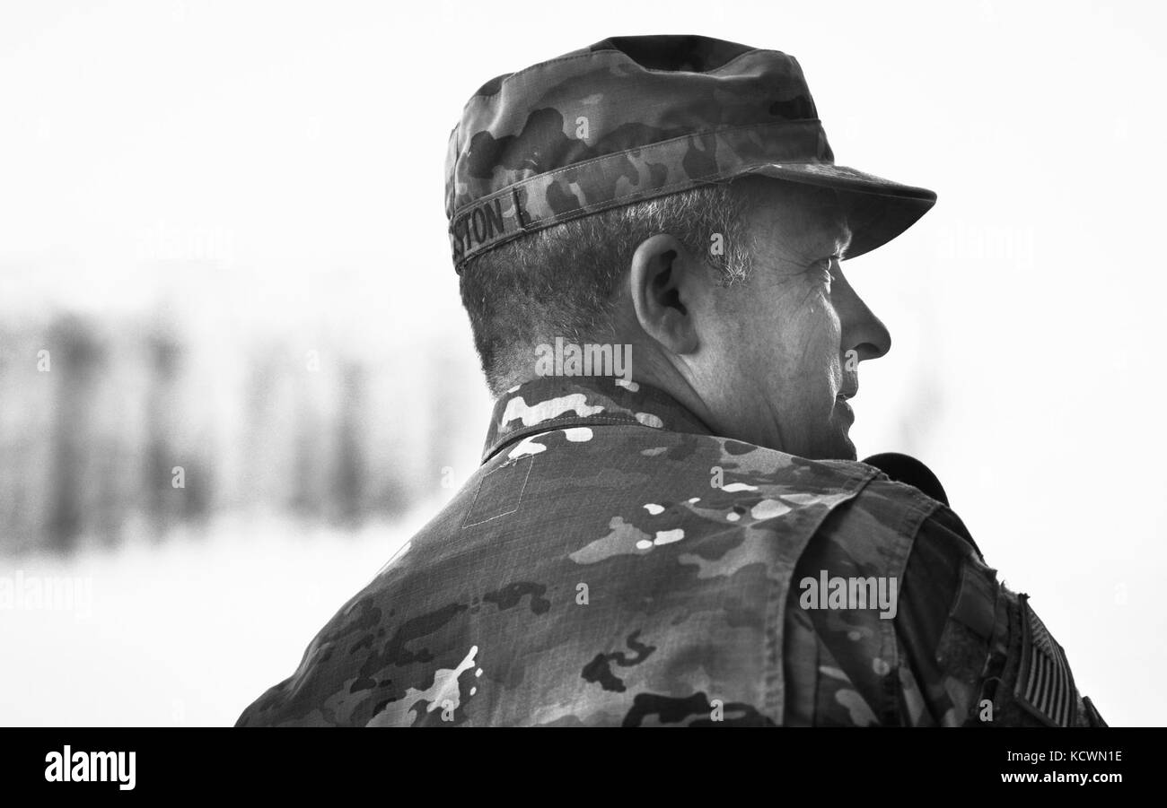 Soldiers military personnel participate Black and White Stock Photos ...