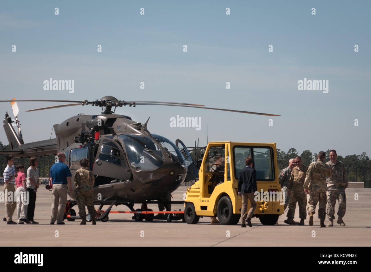 South Carolina Army National Guard Soldiers with 59th Aviation Troop ...