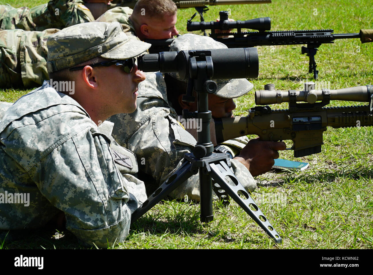 U.S. Soldiers with HHC, 4-118th Combined Arms Battalion, South Carolina ...
