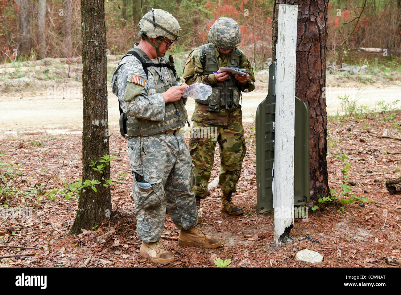 U.S. Army National Guard Soldiers attending the Basic Leaders Course ...