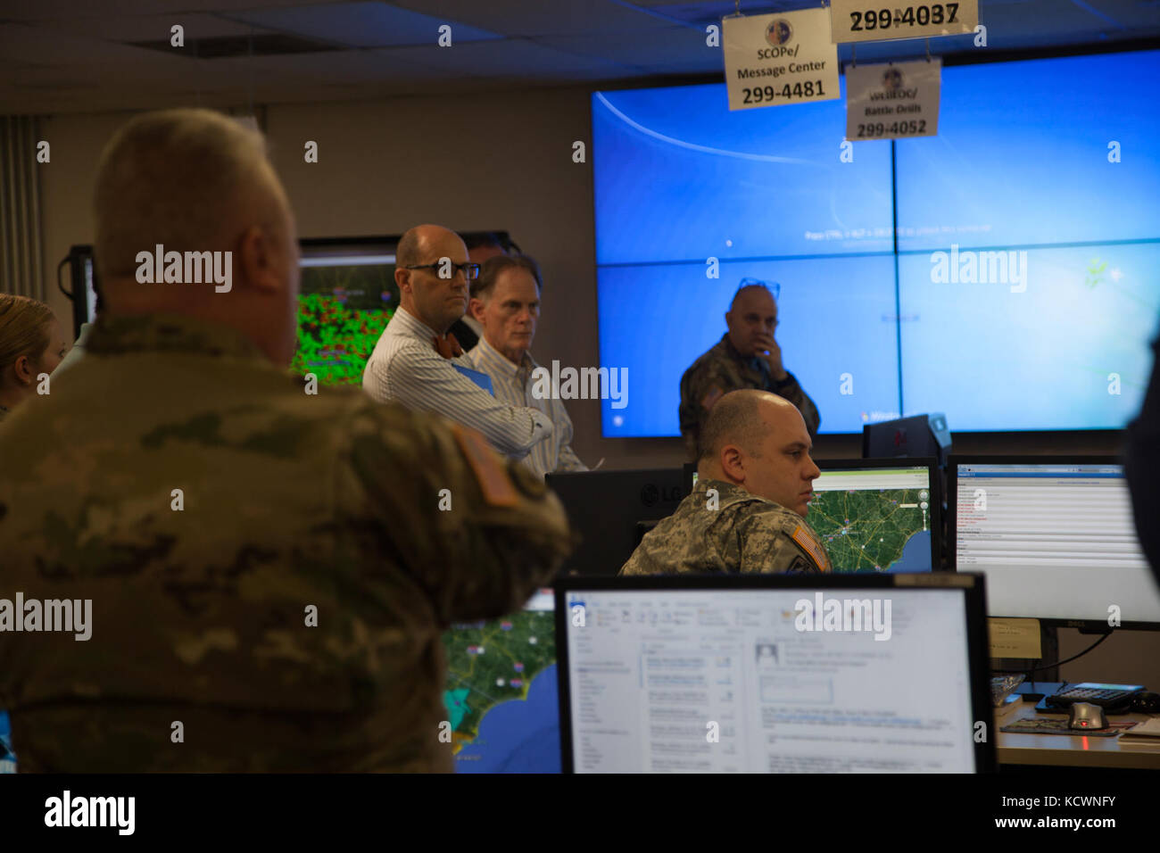 American military operations center hi-res stock photography and images ...