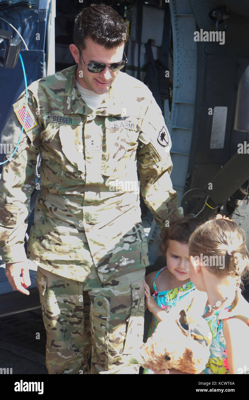 U.S. Army Soldiers of A-Company, 1-111th General Support Aviation ...