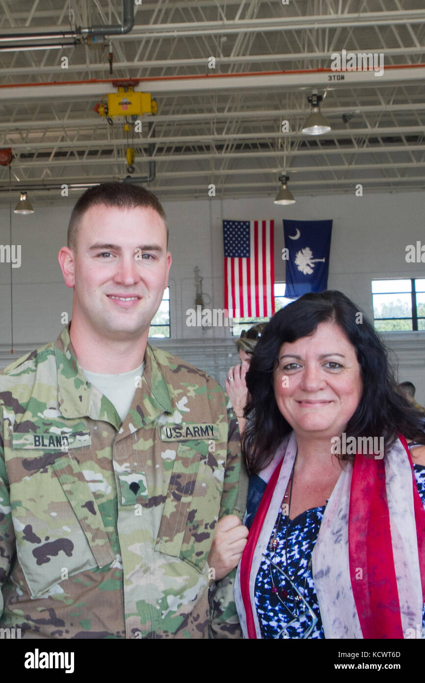 U.S. Army Soldiers of A-Company, 1-111th General Support Aviation ...
