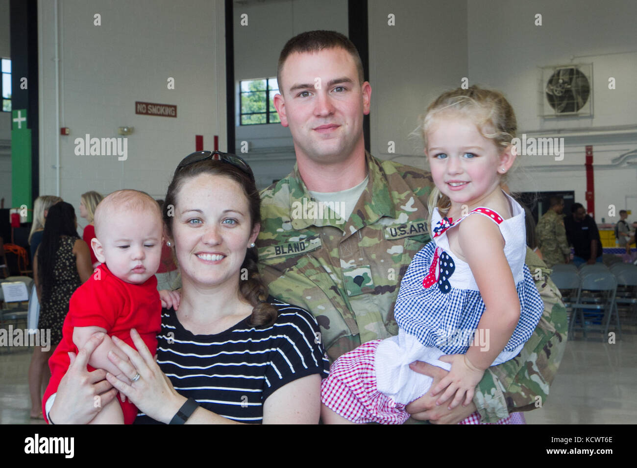 U.S. Army Soldiers of A-Company, 1-111th General Support Aviation ...