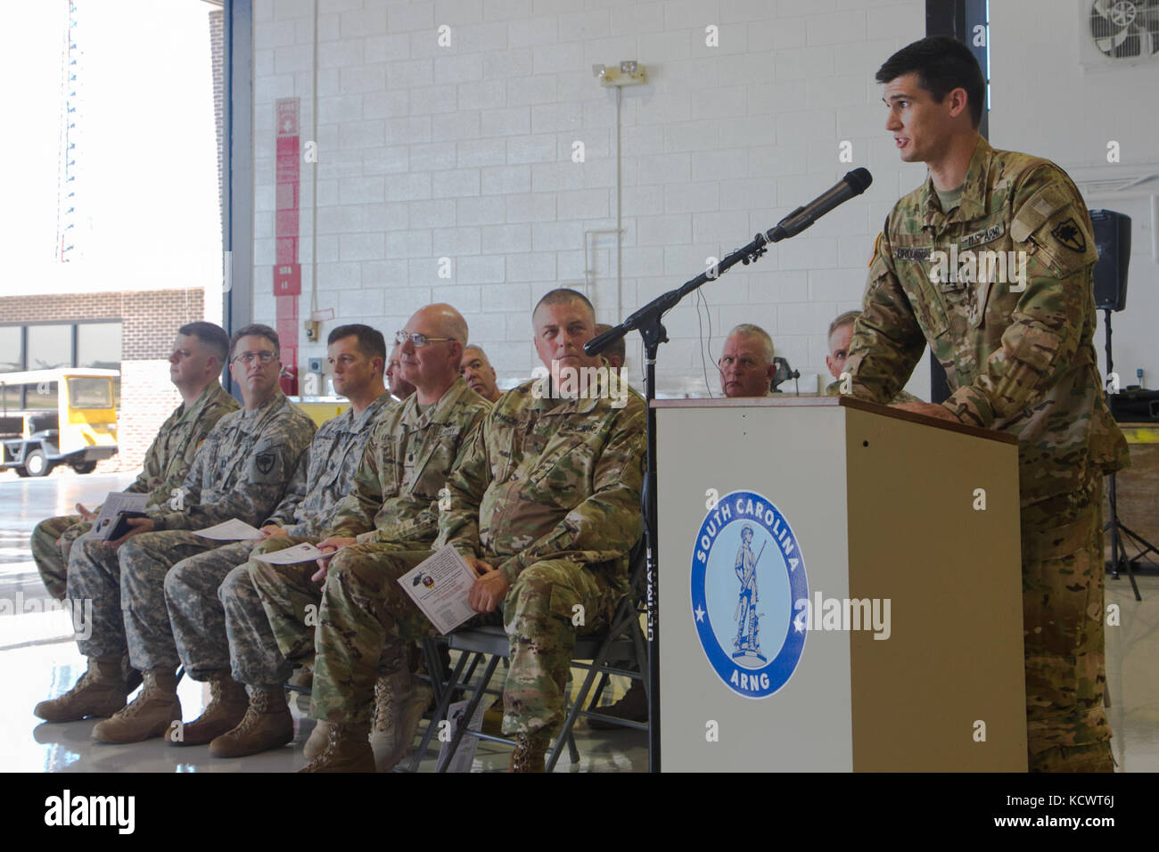U.S. Army Soldiers of A-Company, 1-111th General Support Aviation ...