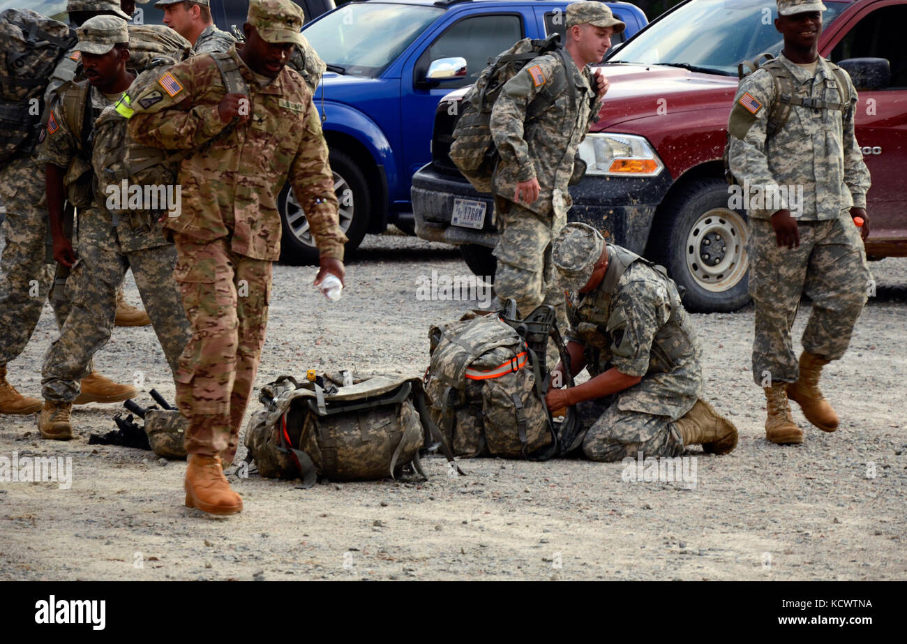 A South Carolina Army National Guard Soldier prepares his ruck for a 12 ...