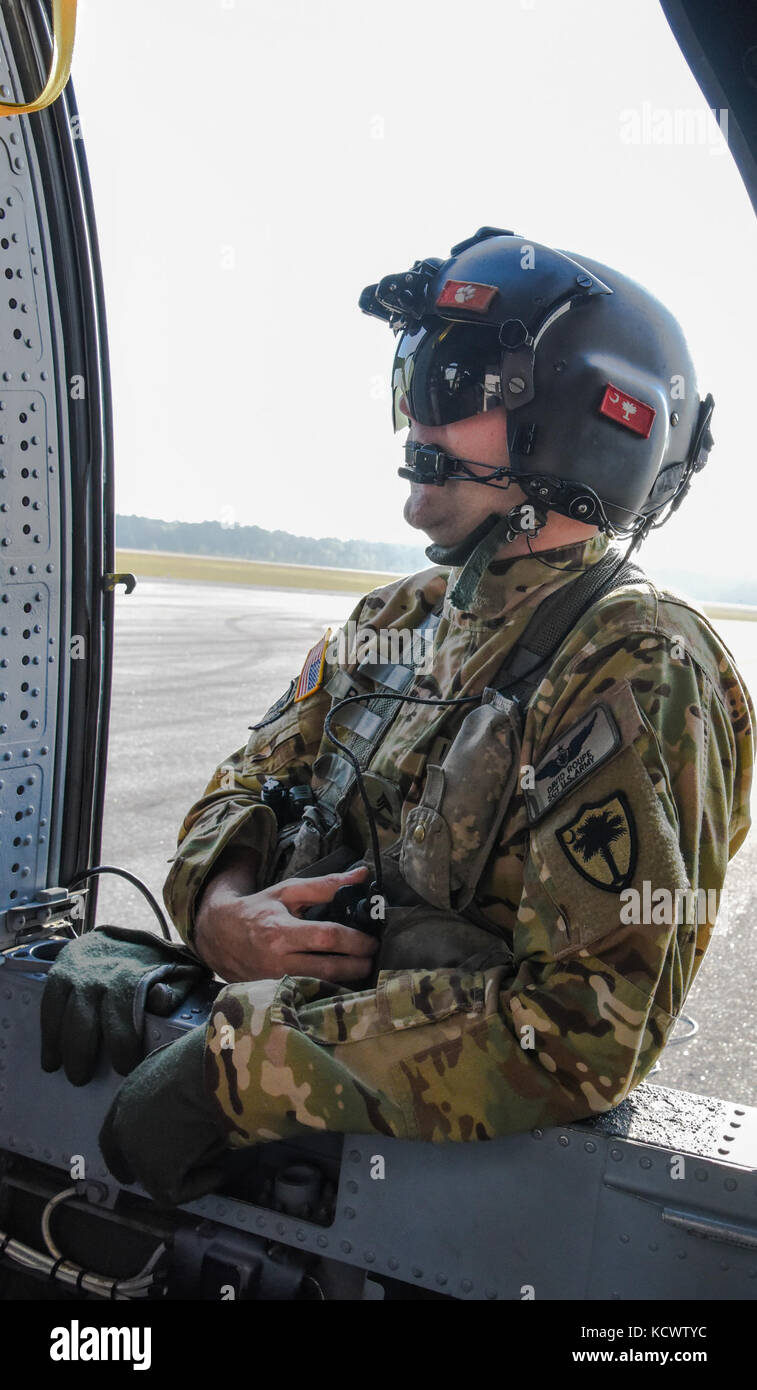 Black hawk crew chief hi-res stock photography and images - Alamy