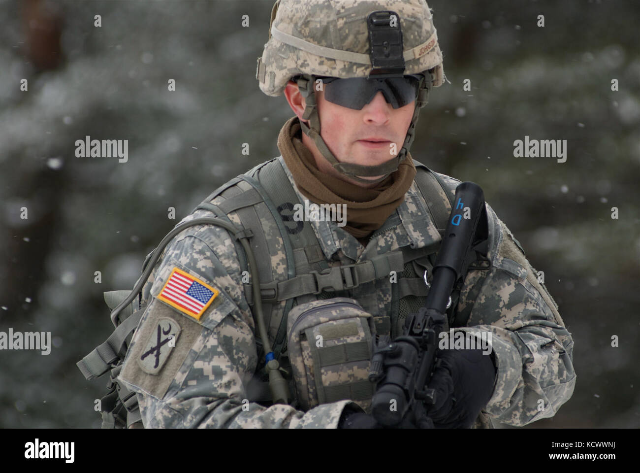 Soldiers in the snow on operations Stock Photo - Alamy
