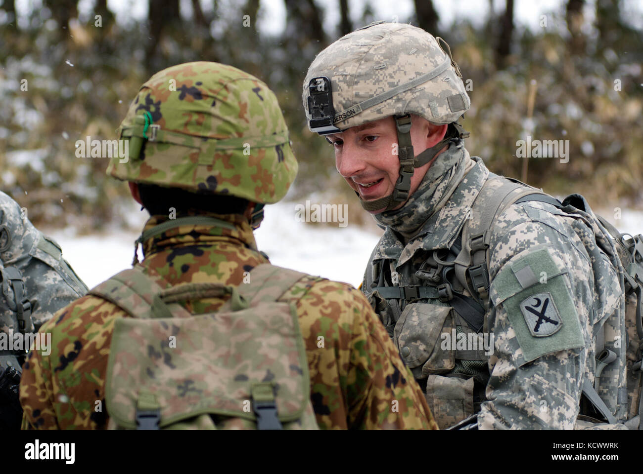 Soldiers in the snow on operations Stock Photo - Alamy
