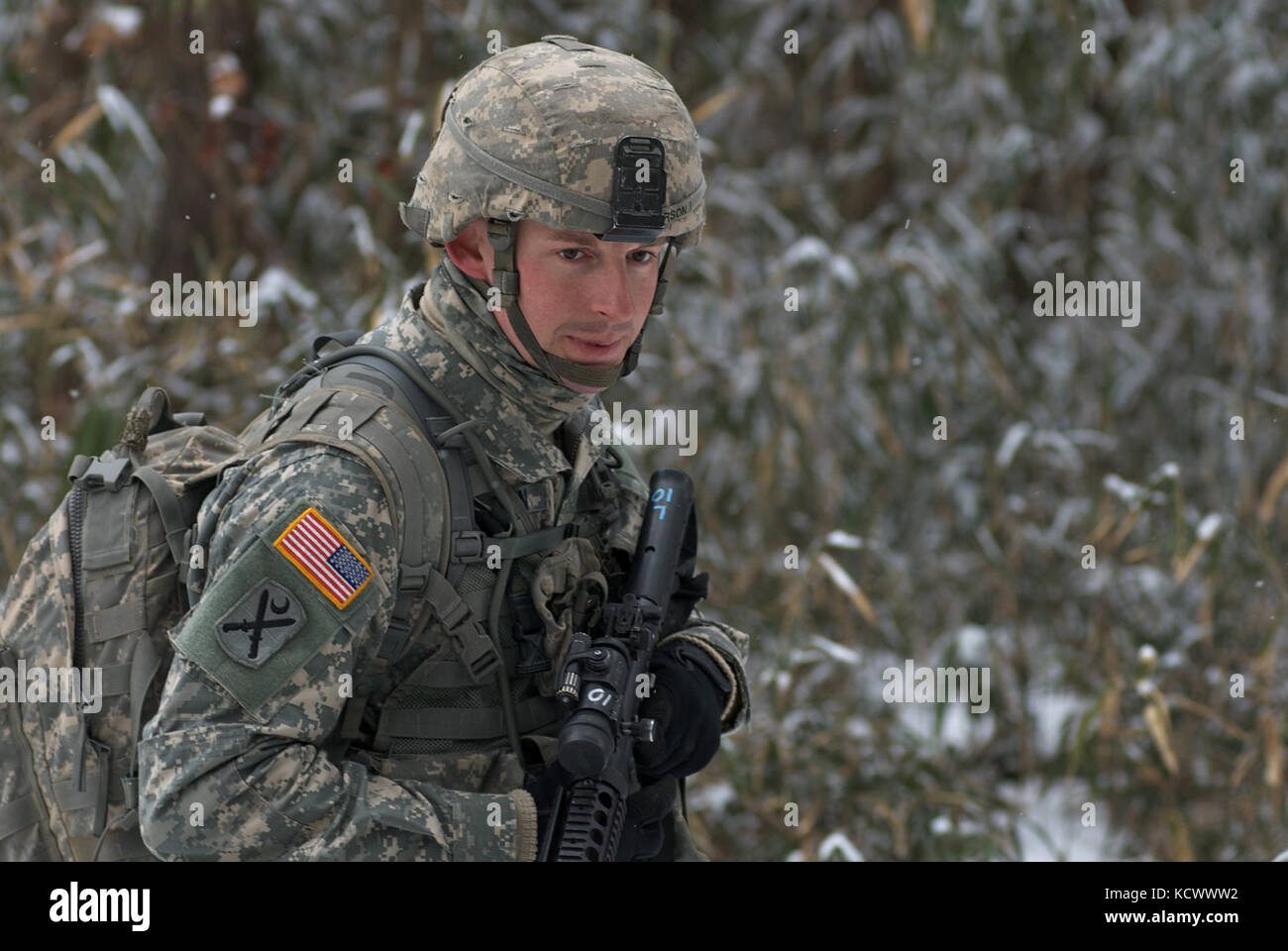 Soldiers in the snow on operations Stock Photo - Alamy