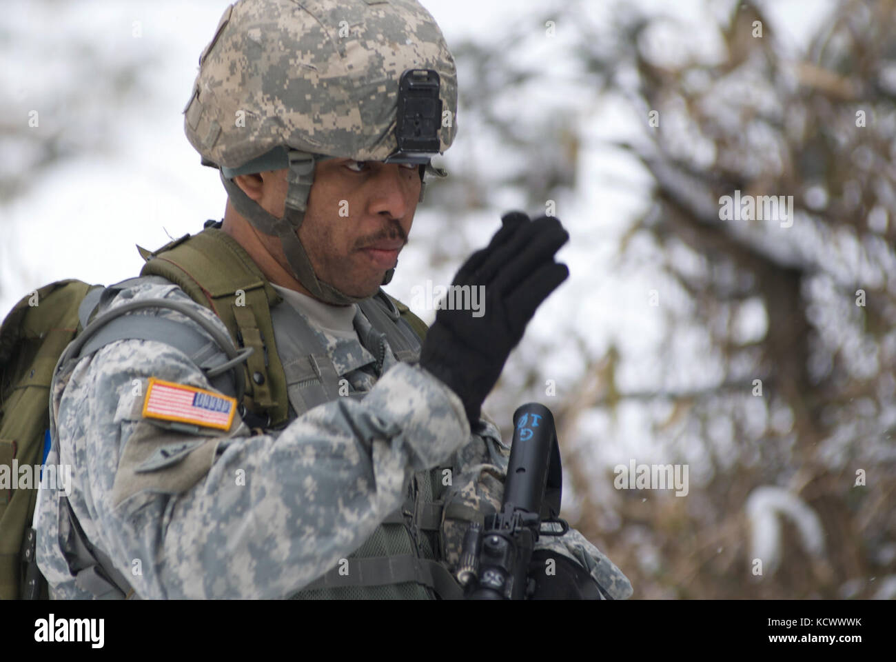 Soldiers in the snow on operations Stock Photo - Alamy