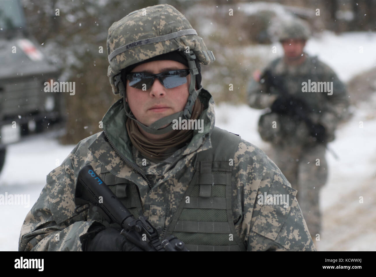 Soldiers in the snow on operations Stock Photo - Alamy