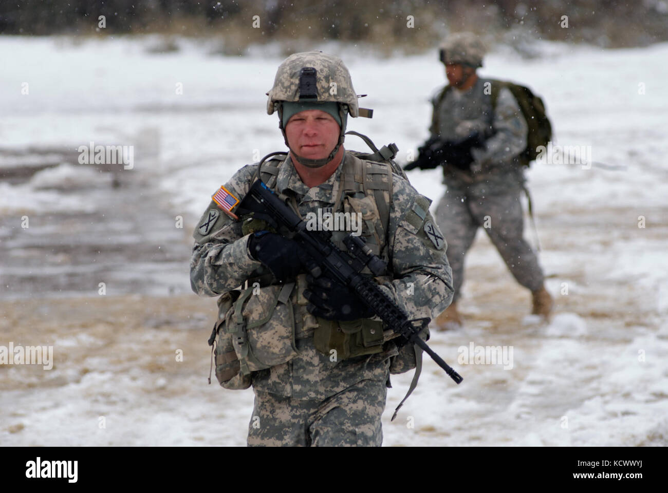 Soldiers in the snow on operations Stock Photo - Alamy