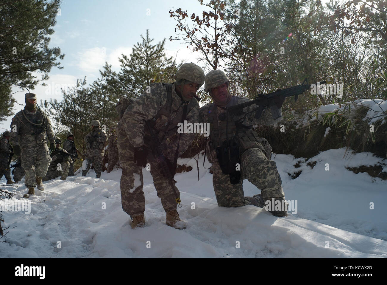 Soldiers in the snow on operations Stock Photo - Alamy