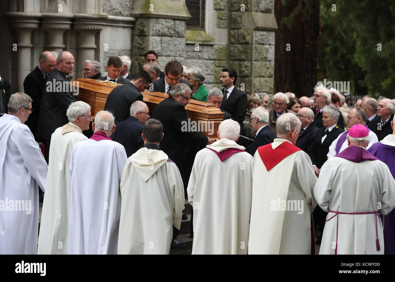 The coffin of former Irish taoiseach Liam Cosgrave is carried into the ...