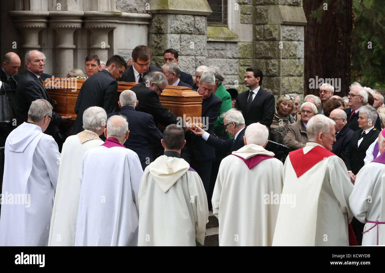 The coffin of former Irish taoiseach Liam Cosgrave is carried into the ...