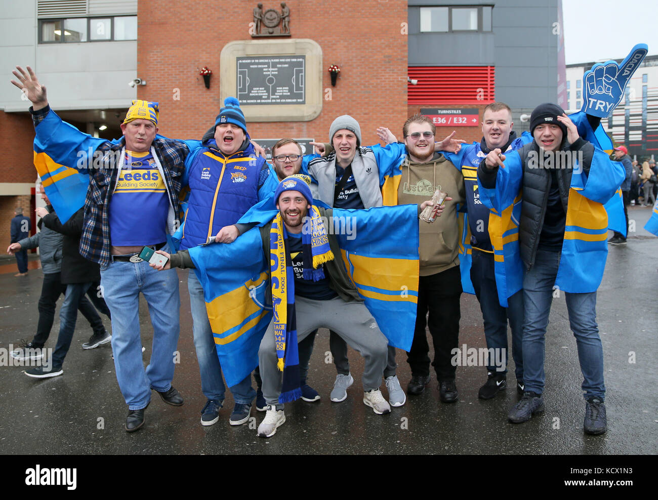 Leeds rhinos fans outside stadium hi-res stock photography and images ...