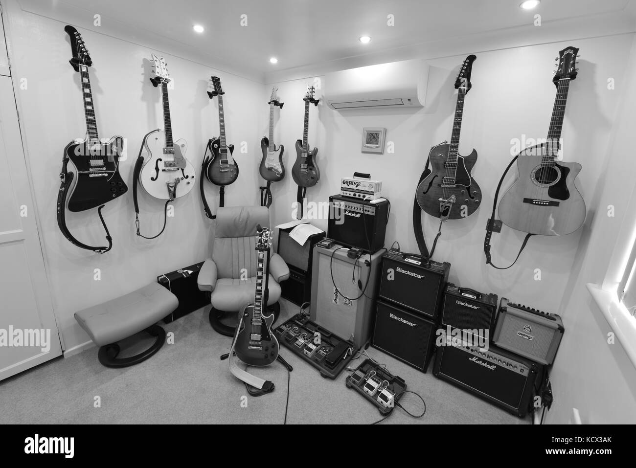 Acoustic room Black and White Stock Photos & Images - Alamy