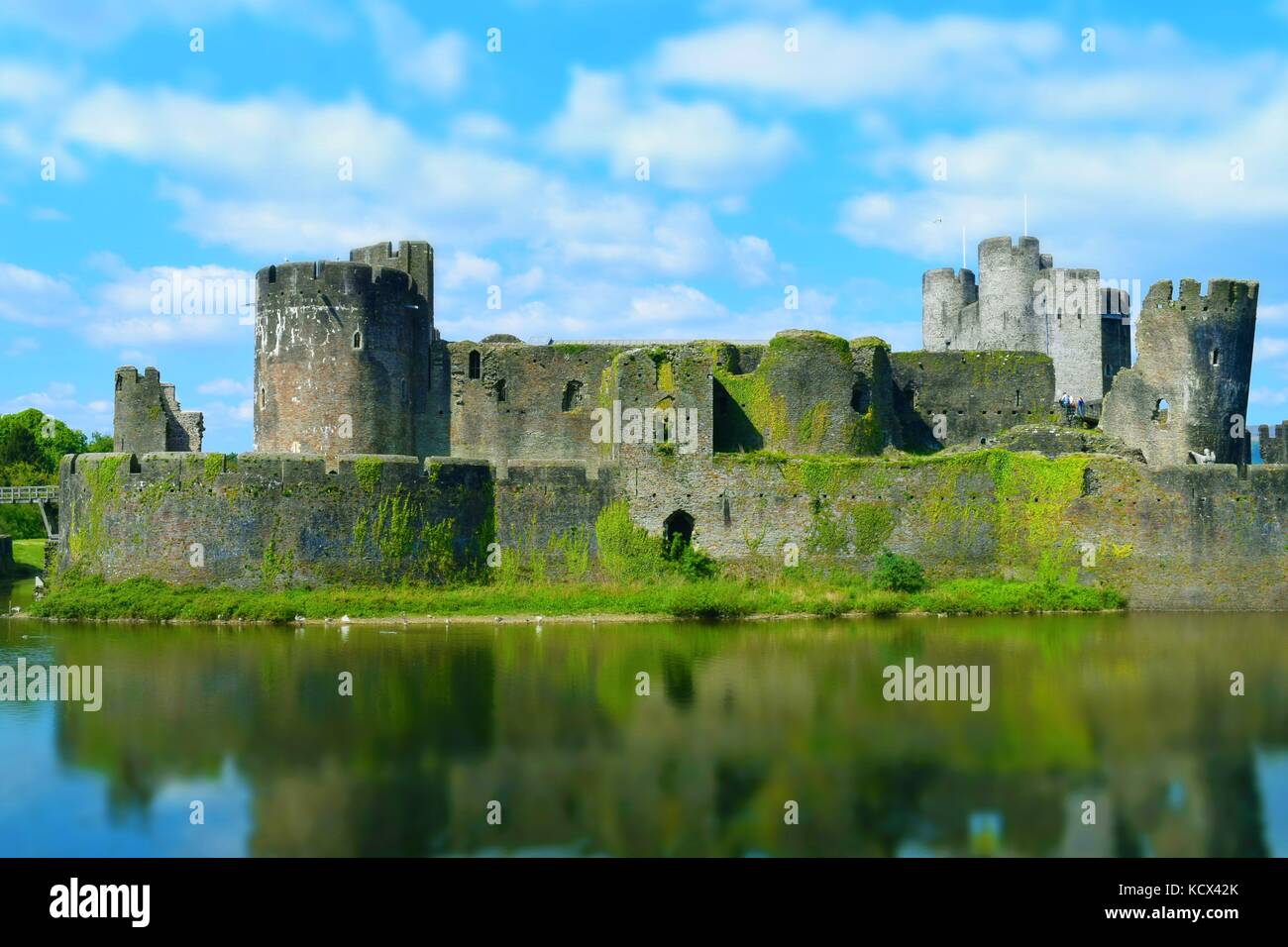 Caerphilly castle tower hi-res stock photography and images - Alamy