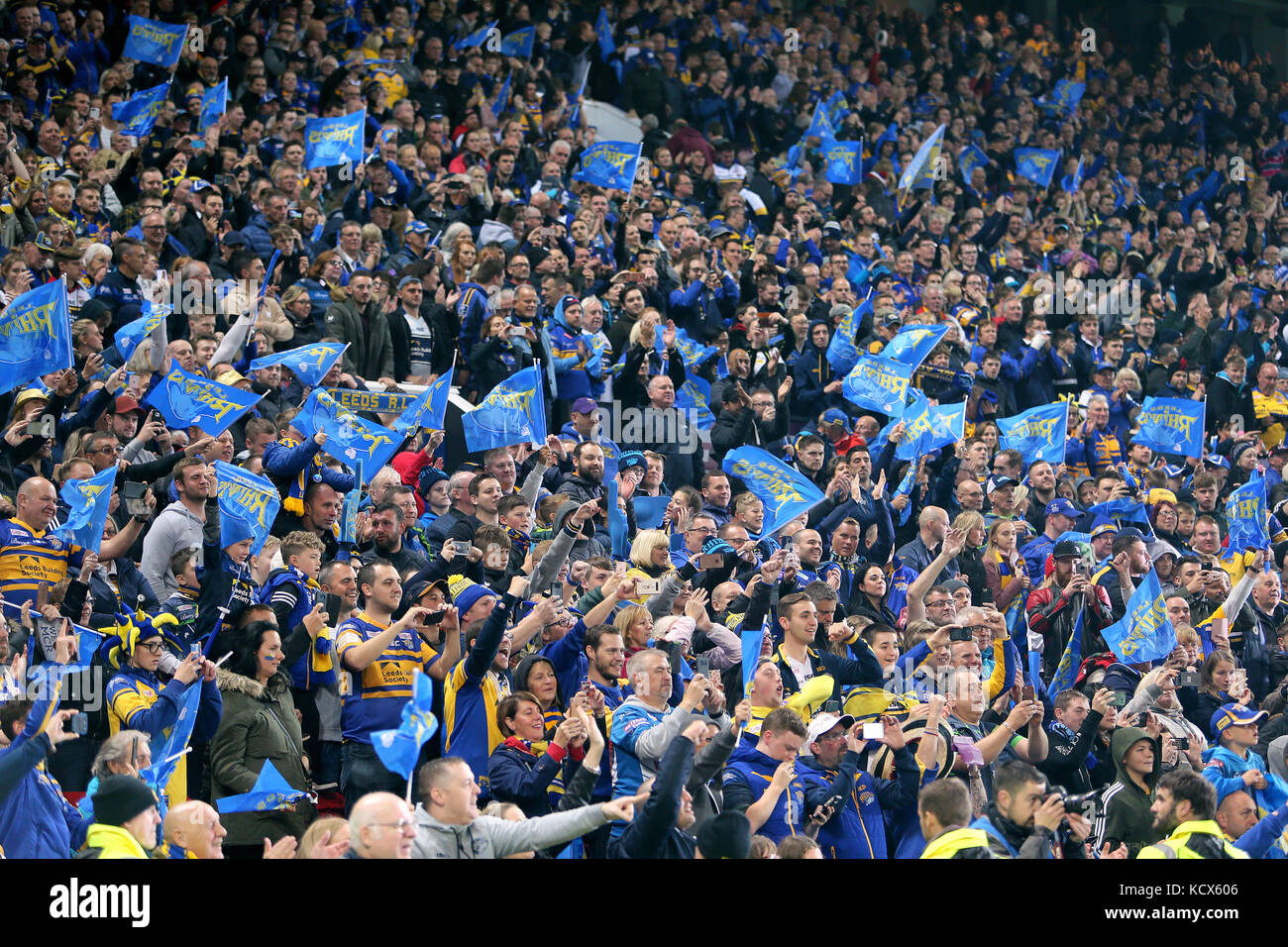 Leeds rhinos fans celebrate victory hi-res stock photography and images ...