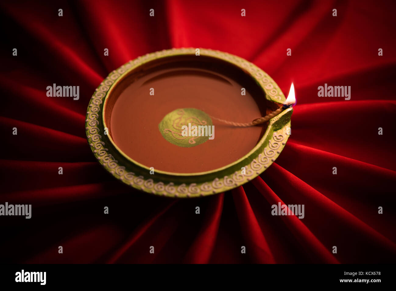 Oil fire cloth hi-res stock photography and images - Alamy