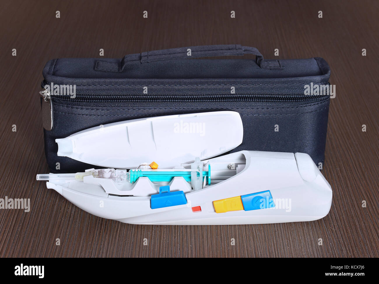 Auto injector hi-res stock photography and images - Alamy