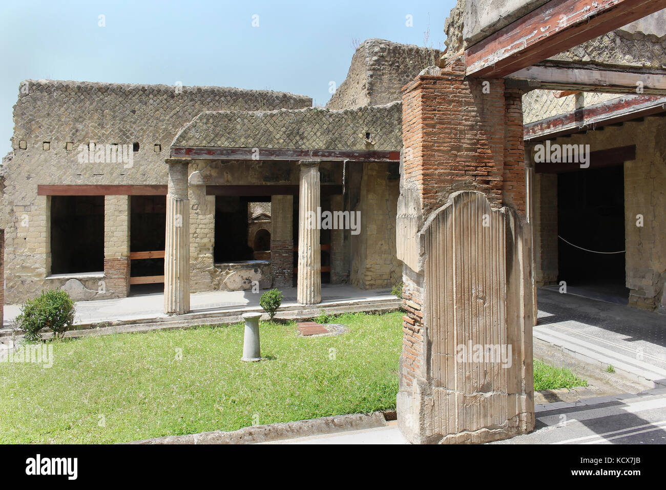 Ancient old ruins hi-res stock photography and images - Alamy