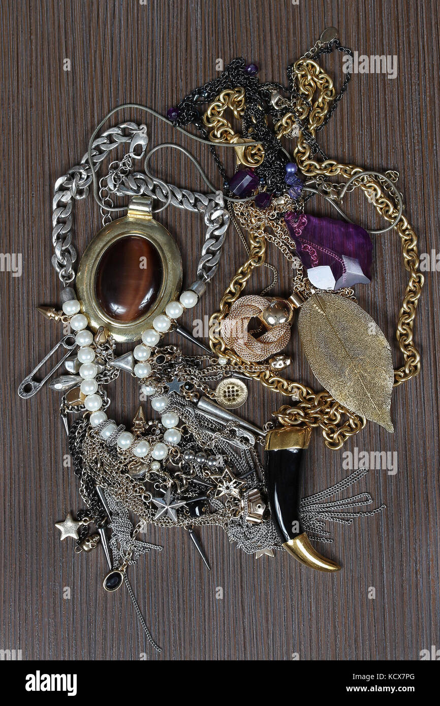 Jewelry pile hi-res stock photography and images - Alamy