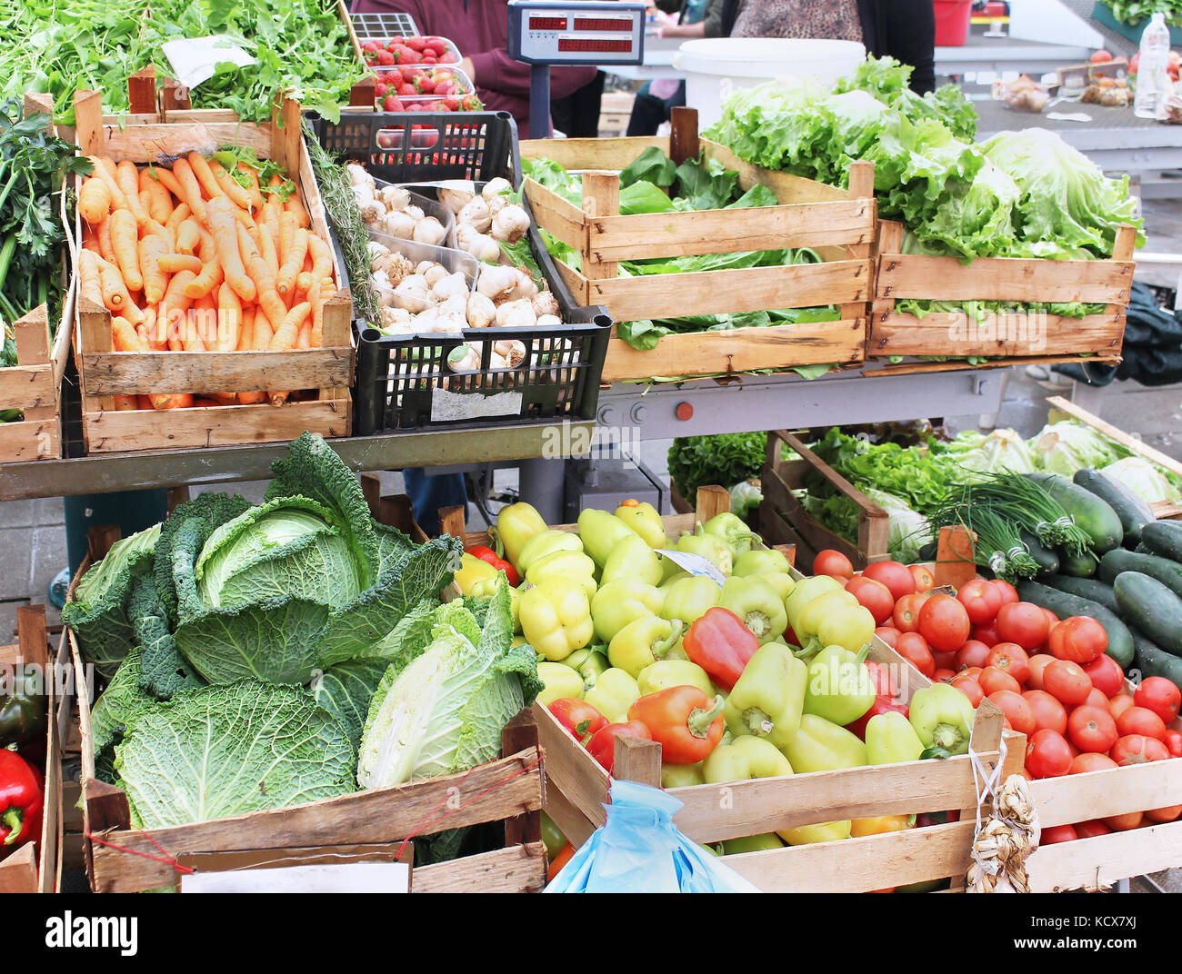 Food piles hi-res stock photography and images - Alamy