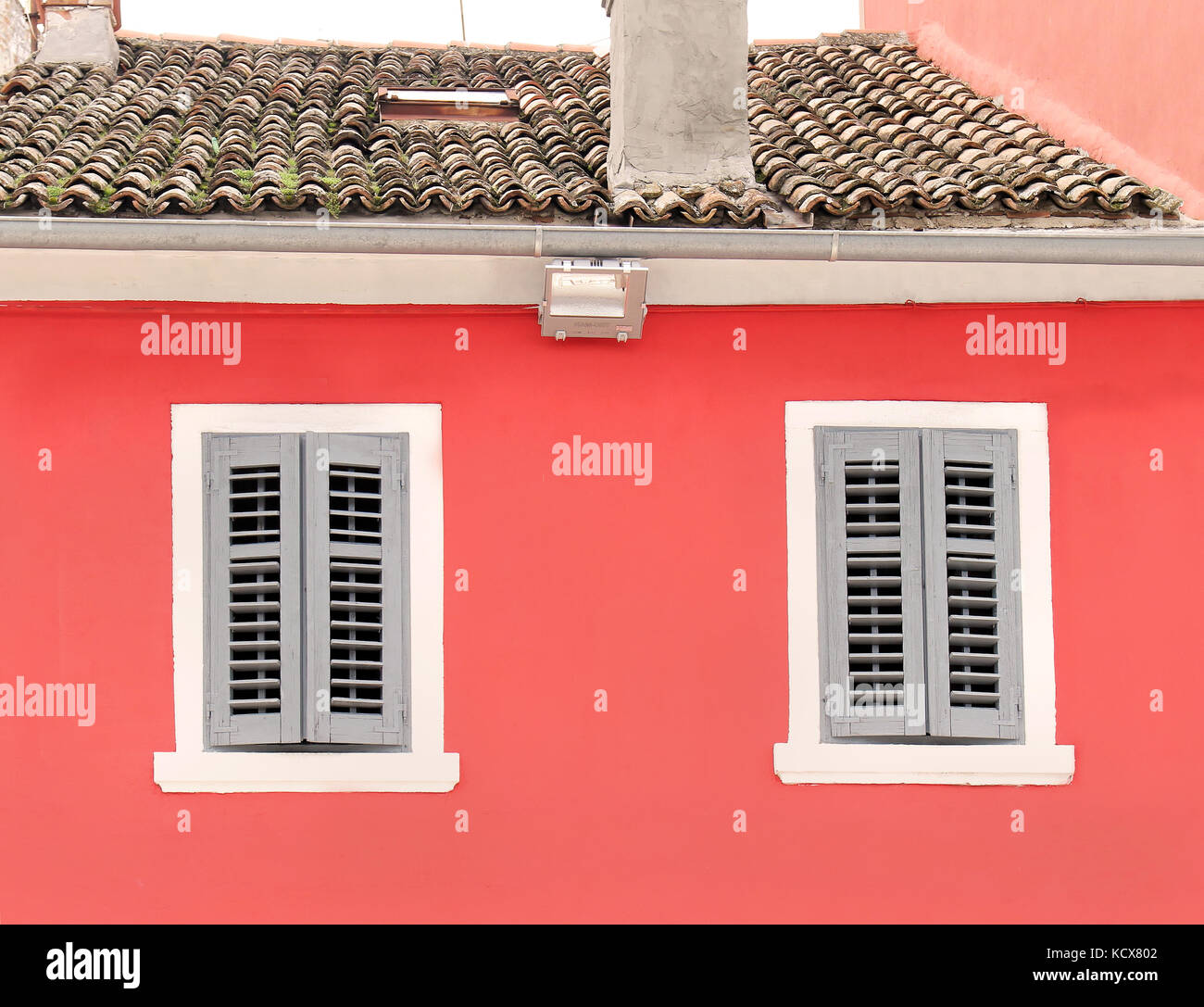 Retro windows hi-res stock photography and images - Alamy