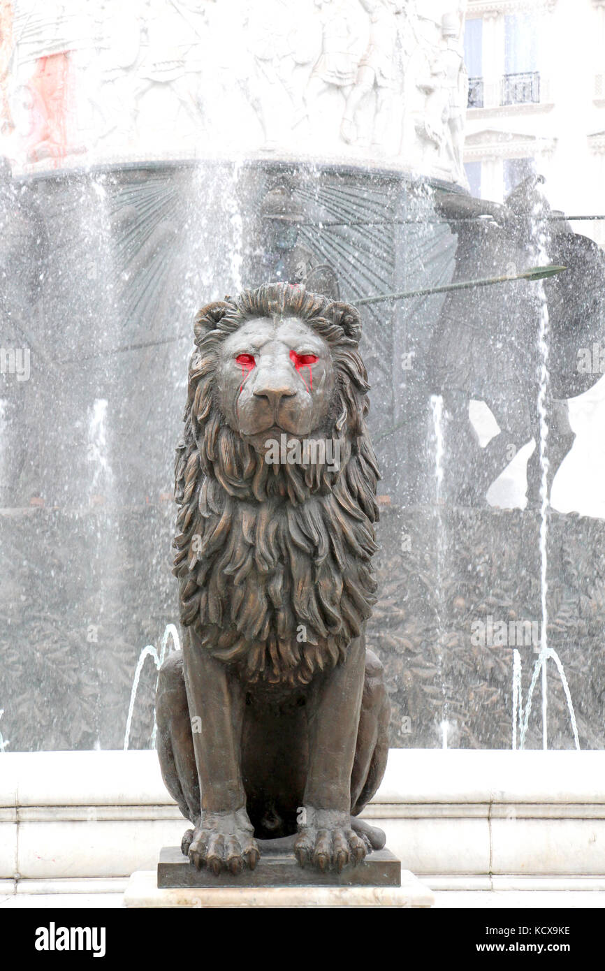 picture of a Lion statue. with red paint on eyes Stock Photo - Alamy